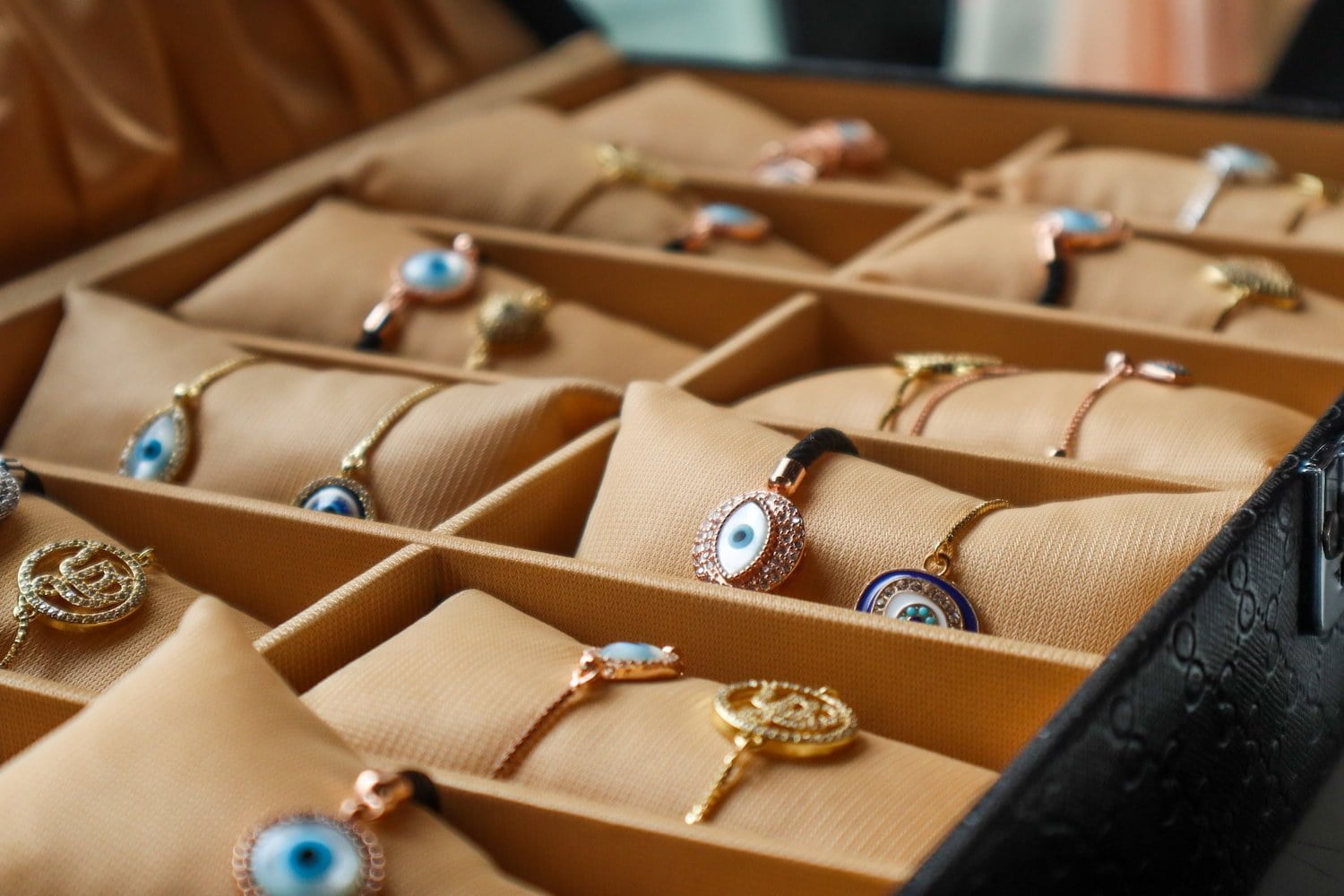 Cómo guardar joyas: Los mejores consejos de joyería | Jael